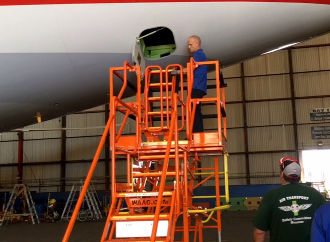 787 Aft Accessory Access Stand - WAAG Ground Support Equipment